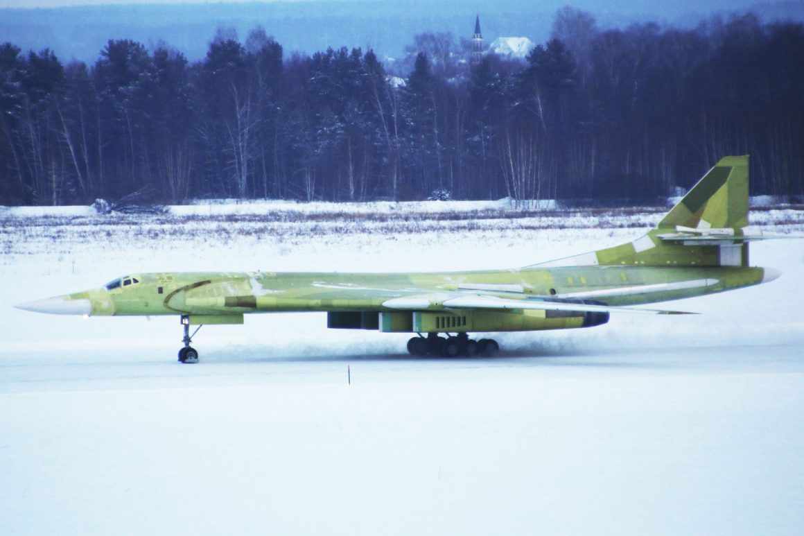 Um novo Tu-160 ganha os céus 40 anos após o primeiro voo do bombardeiro ...