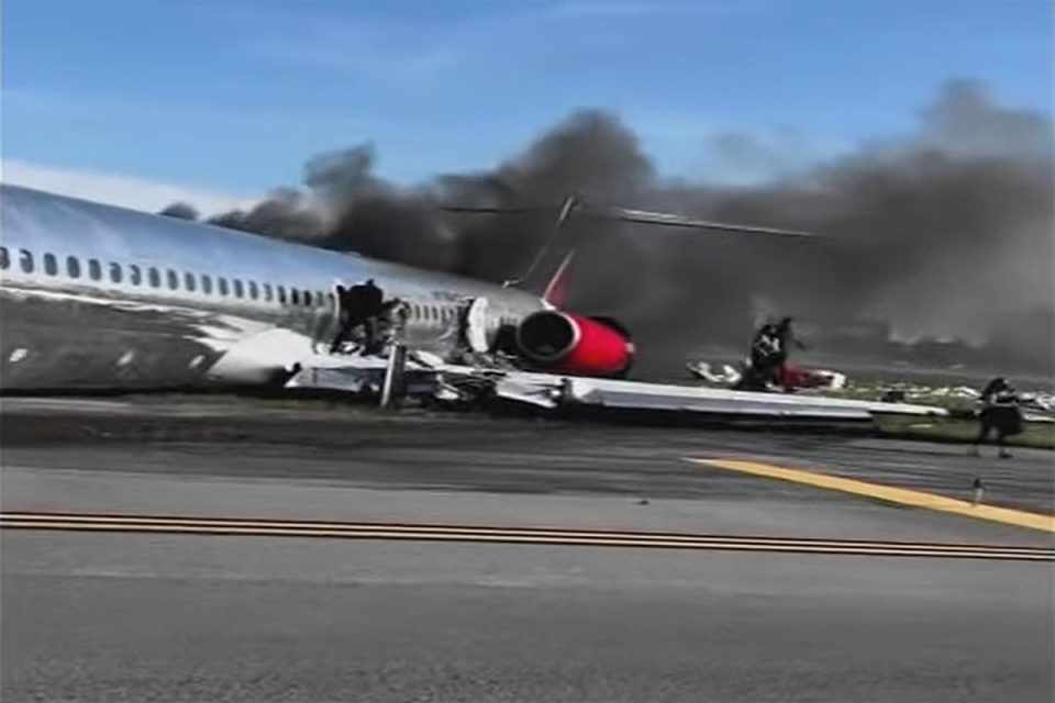 MD-82 da República Dominicana pega fogo após pouso em Miami - Airway
