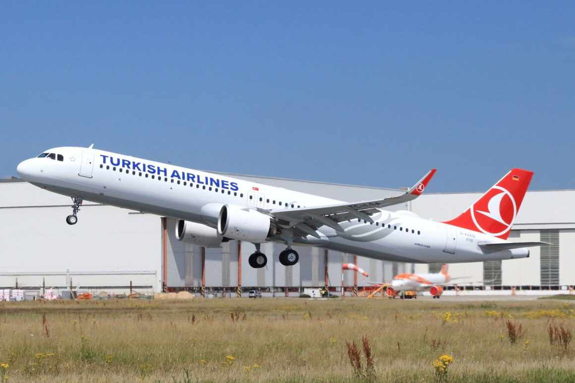 Turkish Airlines teria escolhido o Airbus A220 em vez do Embraer E2 ...