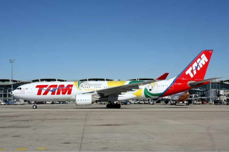 Há 25 anos pousavam no Brasil os primeiros Airbus A330 a operar no país ...