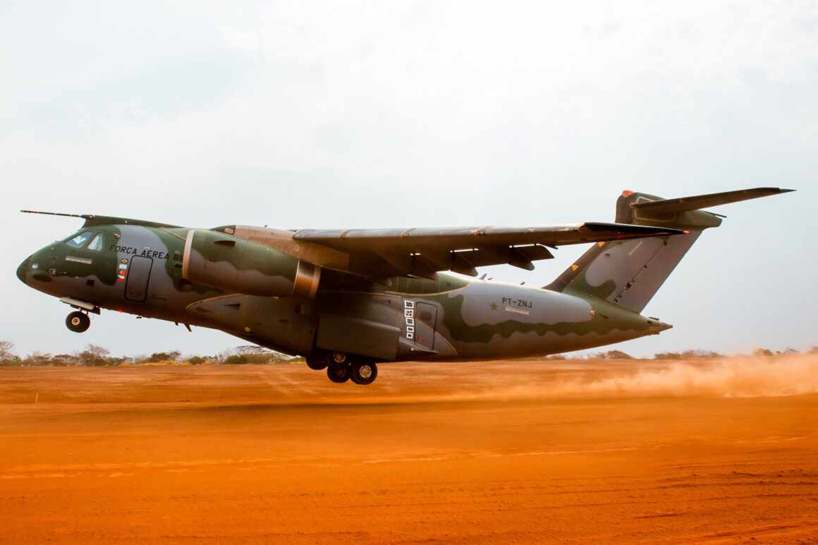 Embraer levará quatro de seus principais aviões para o Dubai Airshow ...