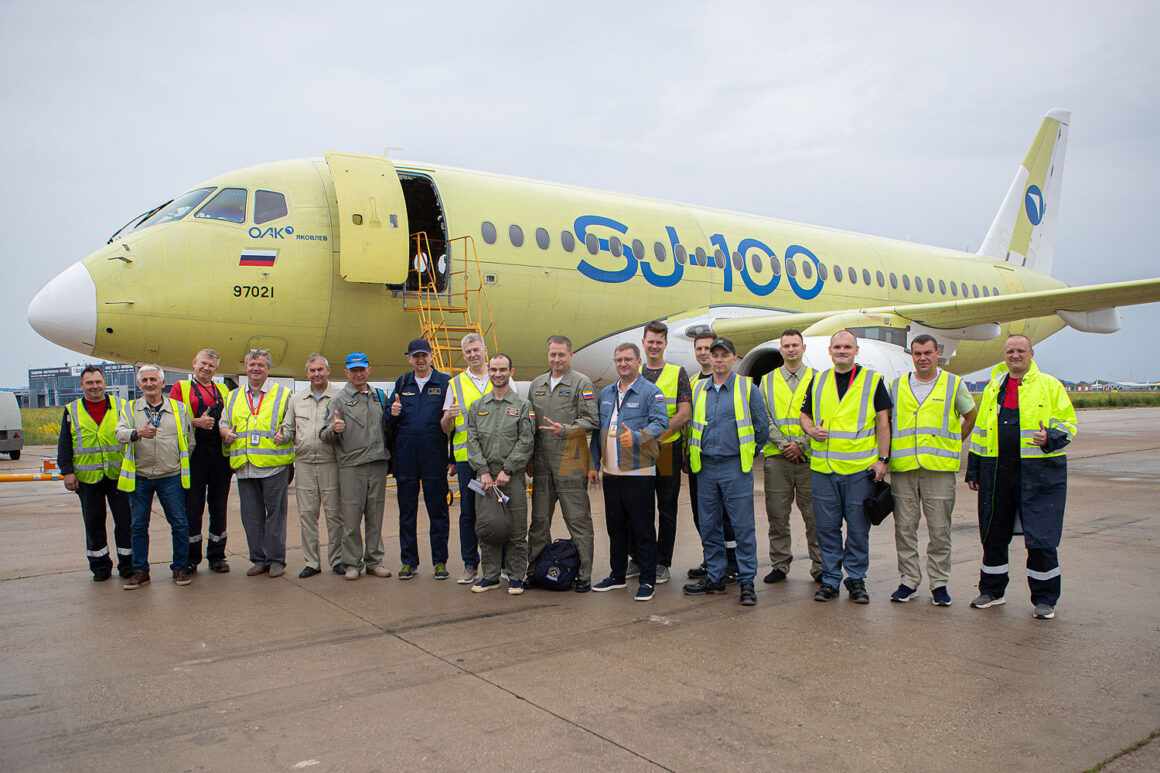Jato de passageiros SuperJet 100 de gigante estatal cai na Rússia - Airway