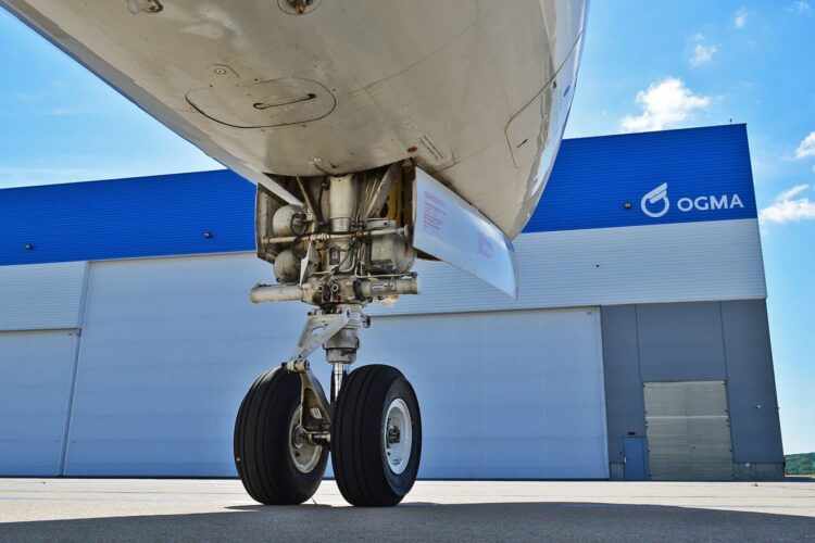 Embraer começa a ajudar a reparar problemático motor GTF em Portugal ...